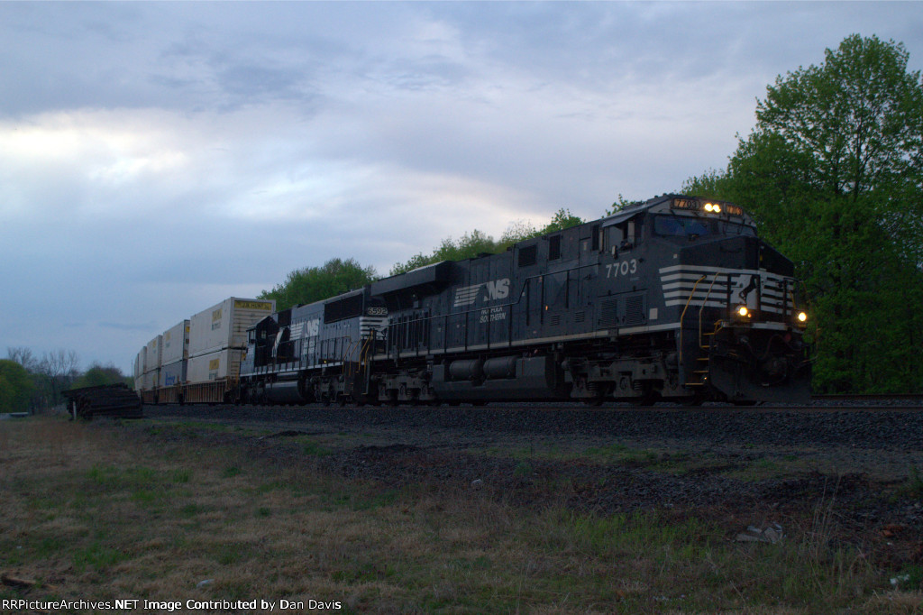 NS ES44DC 7703 leads 20W